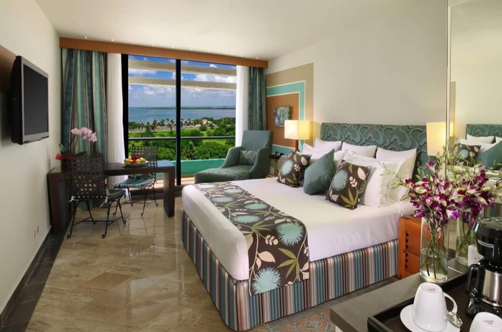 The Pyramid at Grand Oasis - Cancun - Pyramid Grand Oasis Luxury All ...